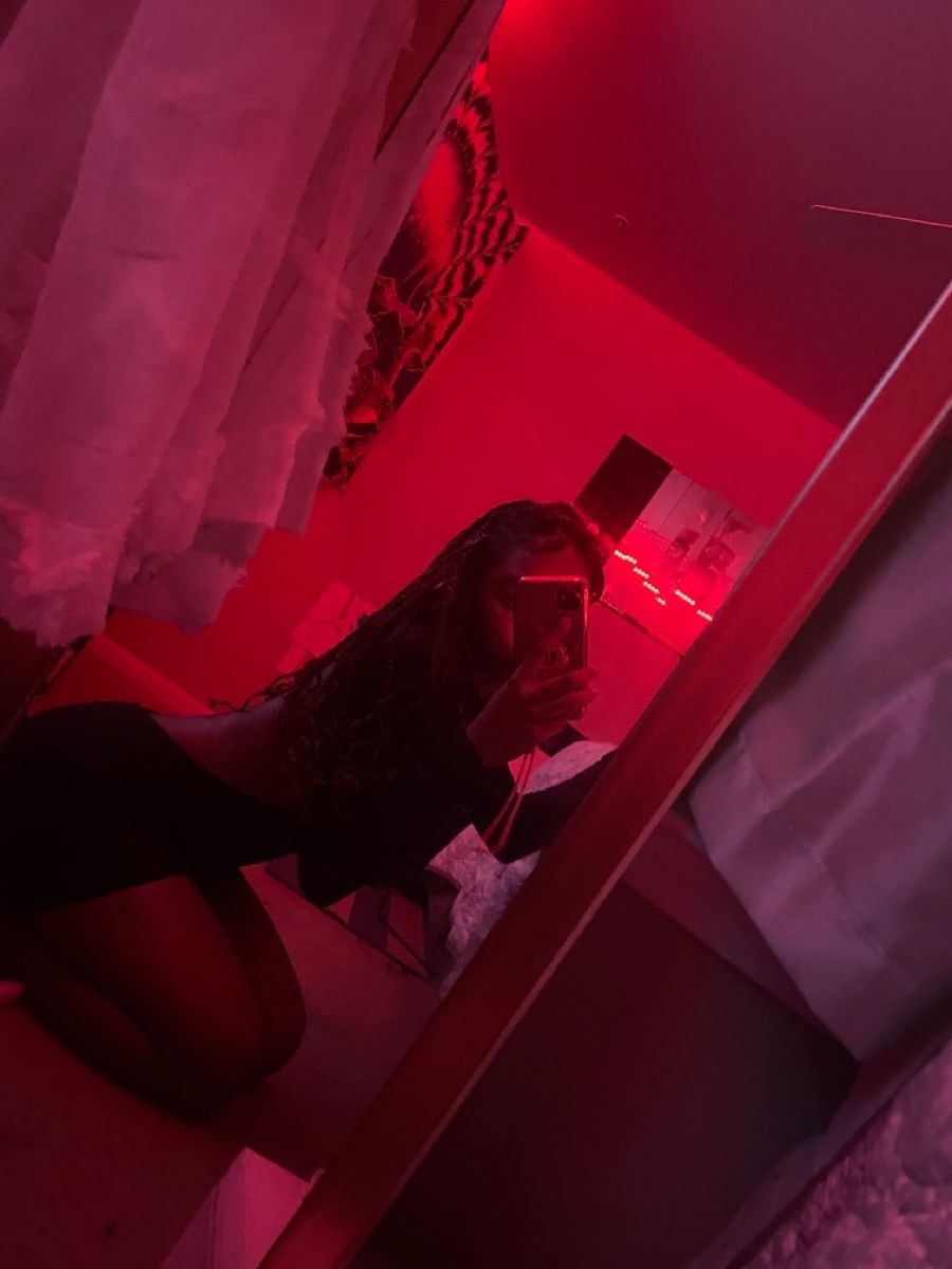 850 Hr Young Pussy Looking To Have Quick Fuck For Money New York